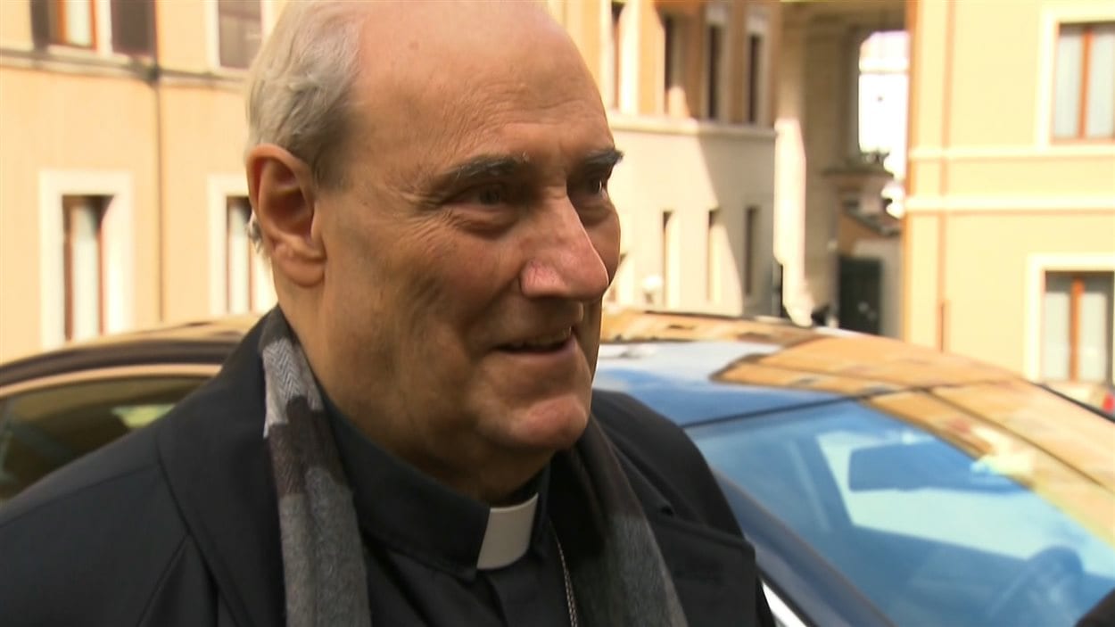 Un première sortie en toute simplicité pour le pape François | Radio-Canada