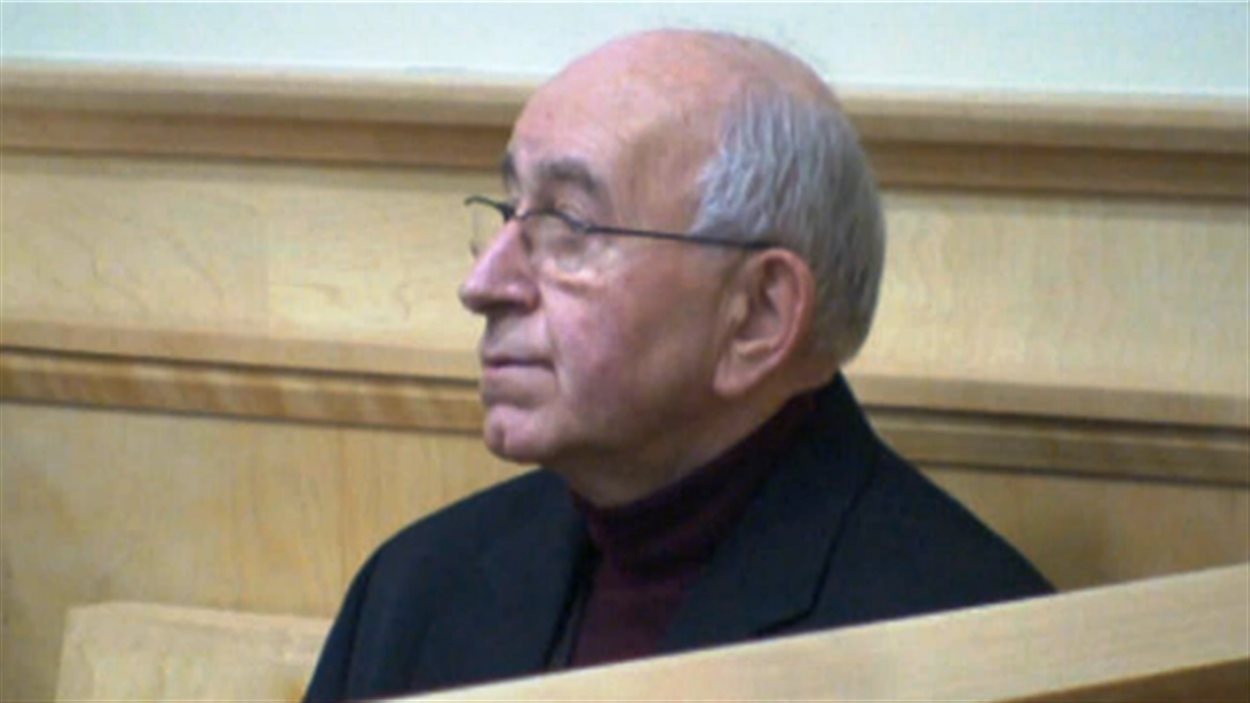 Agressions sexuelles : l'ancien prêtre George Ansel Smith est libéré ...