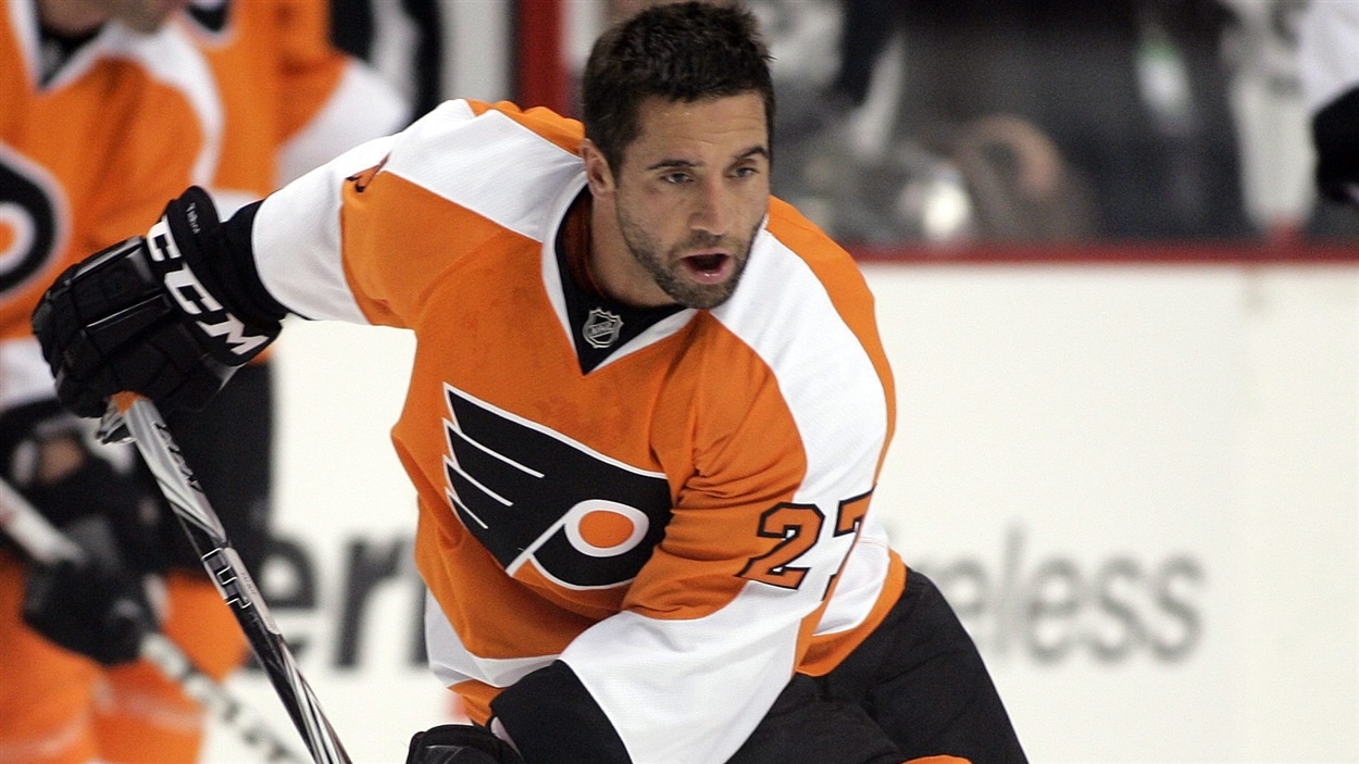 Talbot se fracture la jambe | Radio-Canada