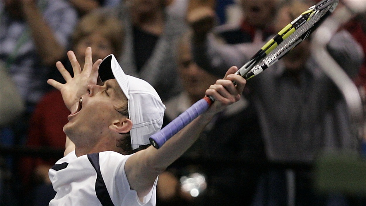 Querrey sauve les États-Unis | Radio-Canada