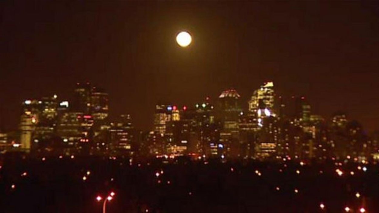 Calgary étudie la pollution provenant de l'éclairage externe | Radio-Canada