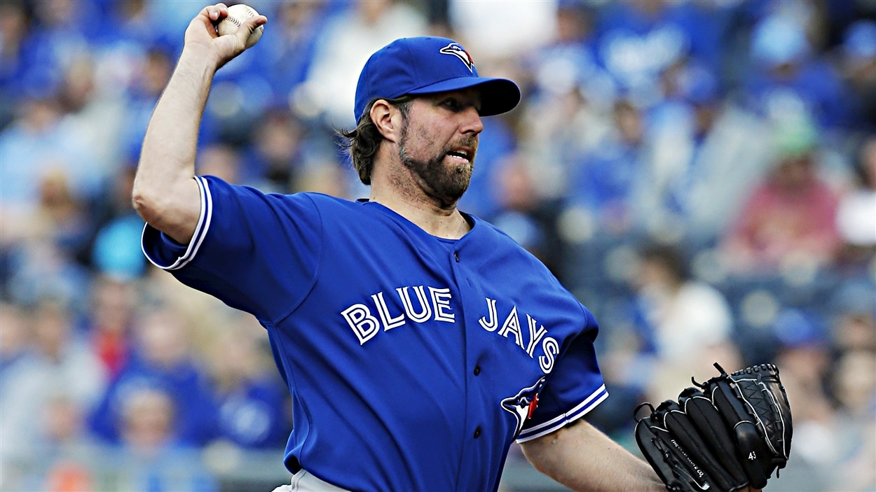 Dickey muselle les Royals | Radio-Canada