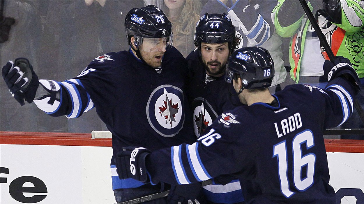 6e victoire consécutive pour les Jets | Radio-Canada
