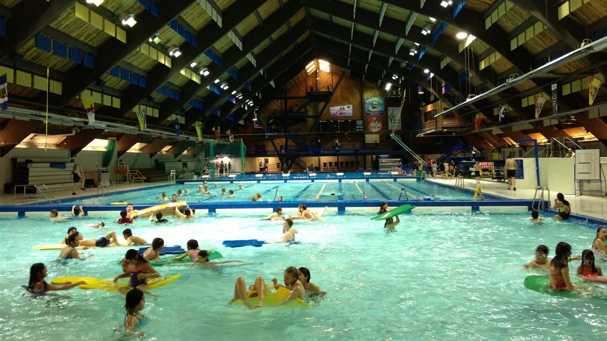 271 000 $ de plus pour réparer le Centre aquatique Lawson | Radio-Canada