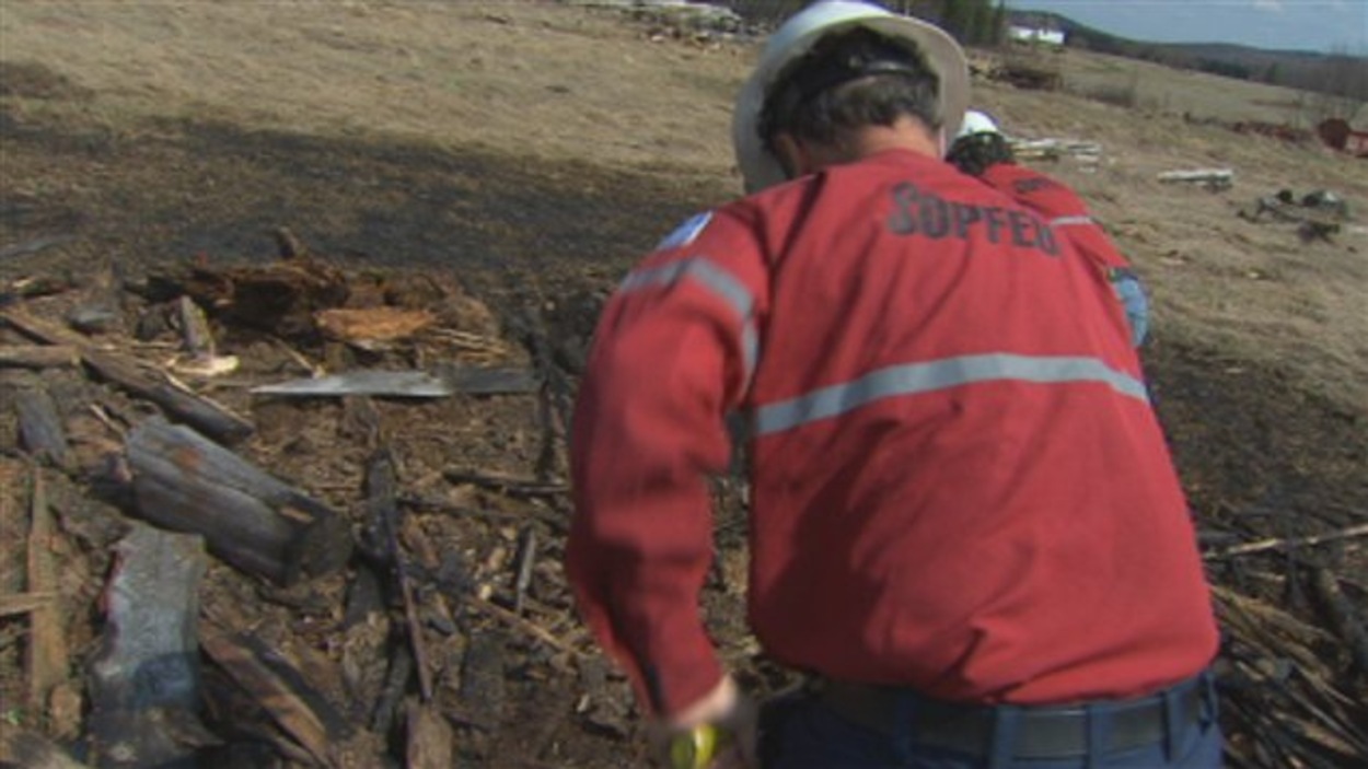 La SOPFEU élève à extrême le risque de feu de forêt en Estrie | Radio ...