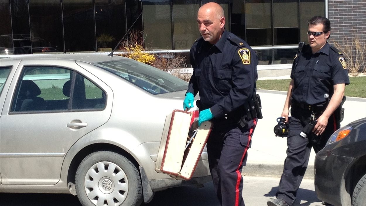 Colis suspect découvert à La Fourche à Winnipeg : fausse alerte | Radio ...