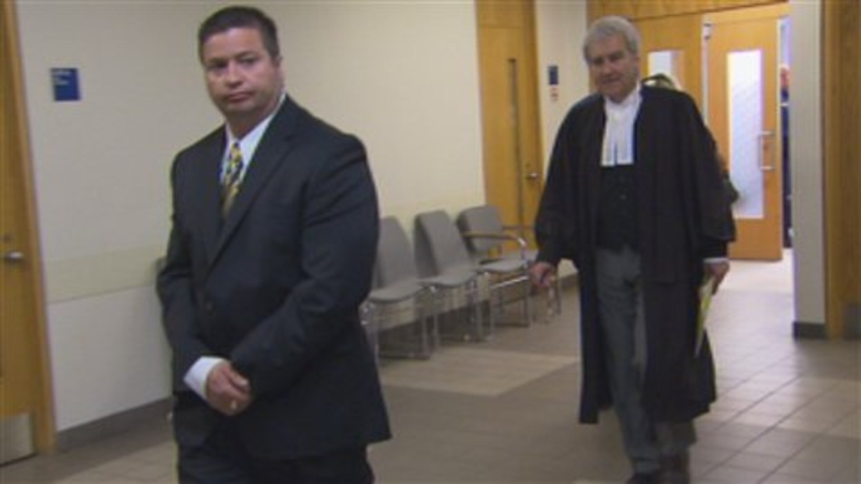 André Simard répond aux questions de la Couronne | Radio-Canada