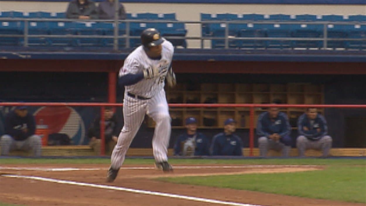 Autre victoire des Capitales contre les Boulders de Rockland | Radio-Canada
