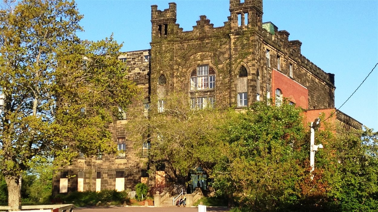 Retour à la case de départ pour le Château Bel-âge à Moncton | Radio-Canada