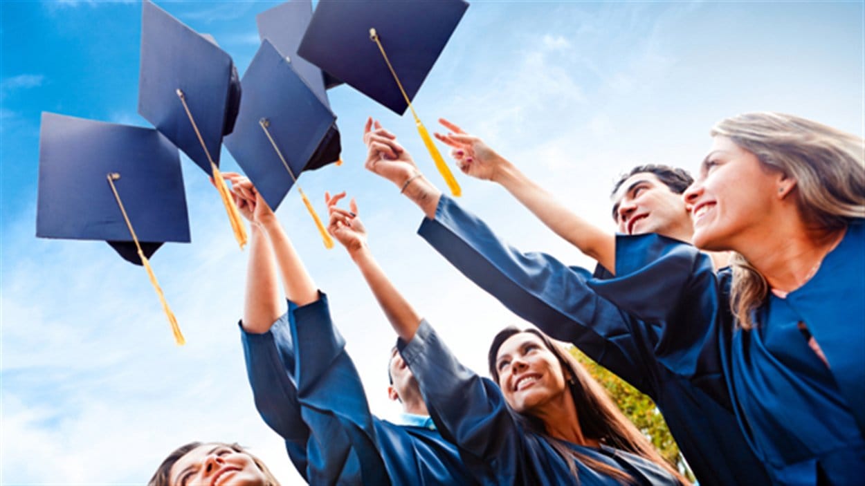 Au Québec, les diplômes universitaires sont obtenus à un âge plus ...
