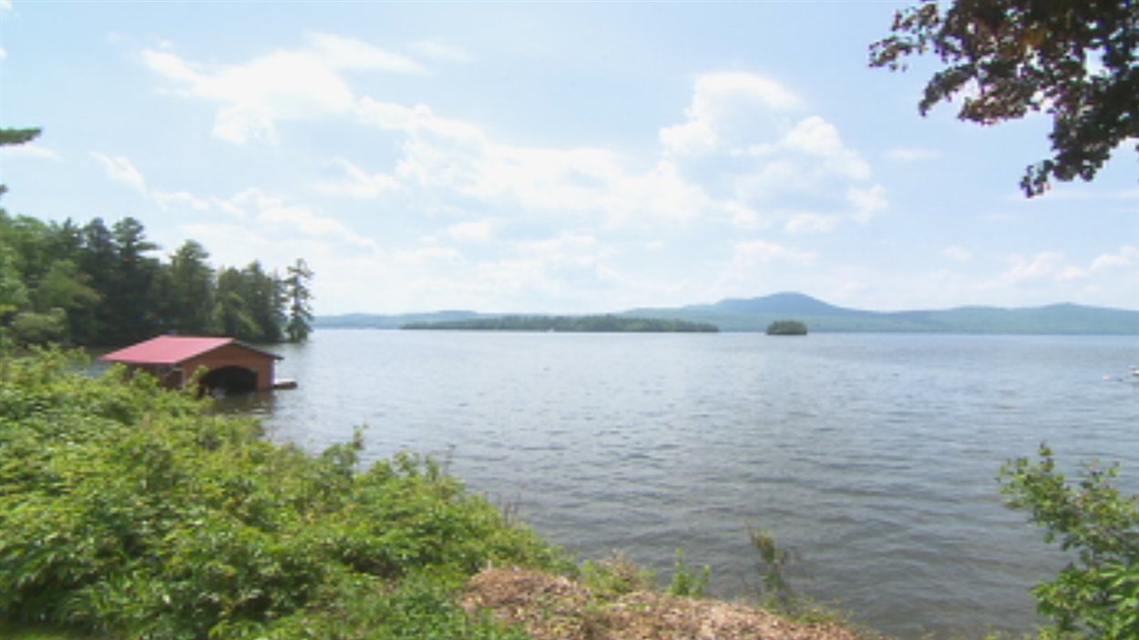 Terres Dunn sur le lac Memphrémagog : Québec étudie les options | Radio ...
