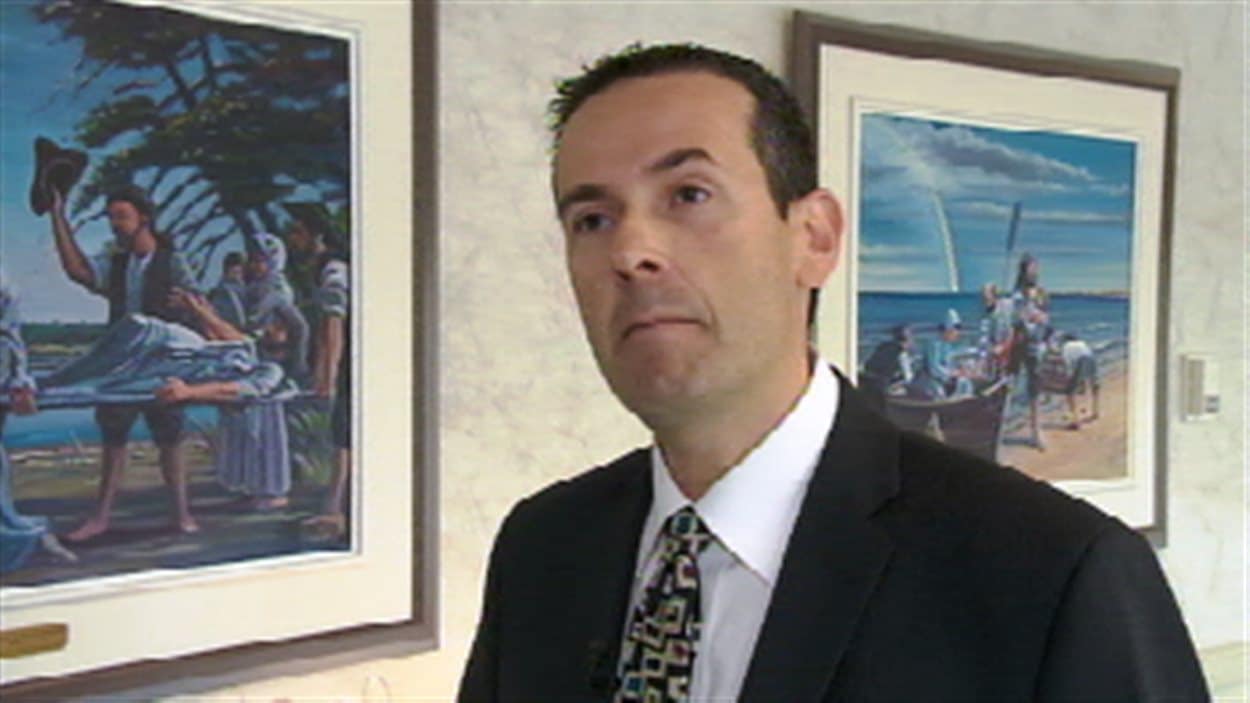 Serge Rousselle « n'exclut pas » la fermeture d'écoles au N.-B. | Radio ...