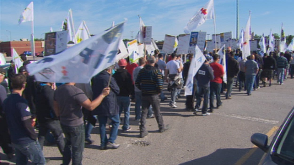 Manifestation de travailleurs de la construction | Radio-Canada