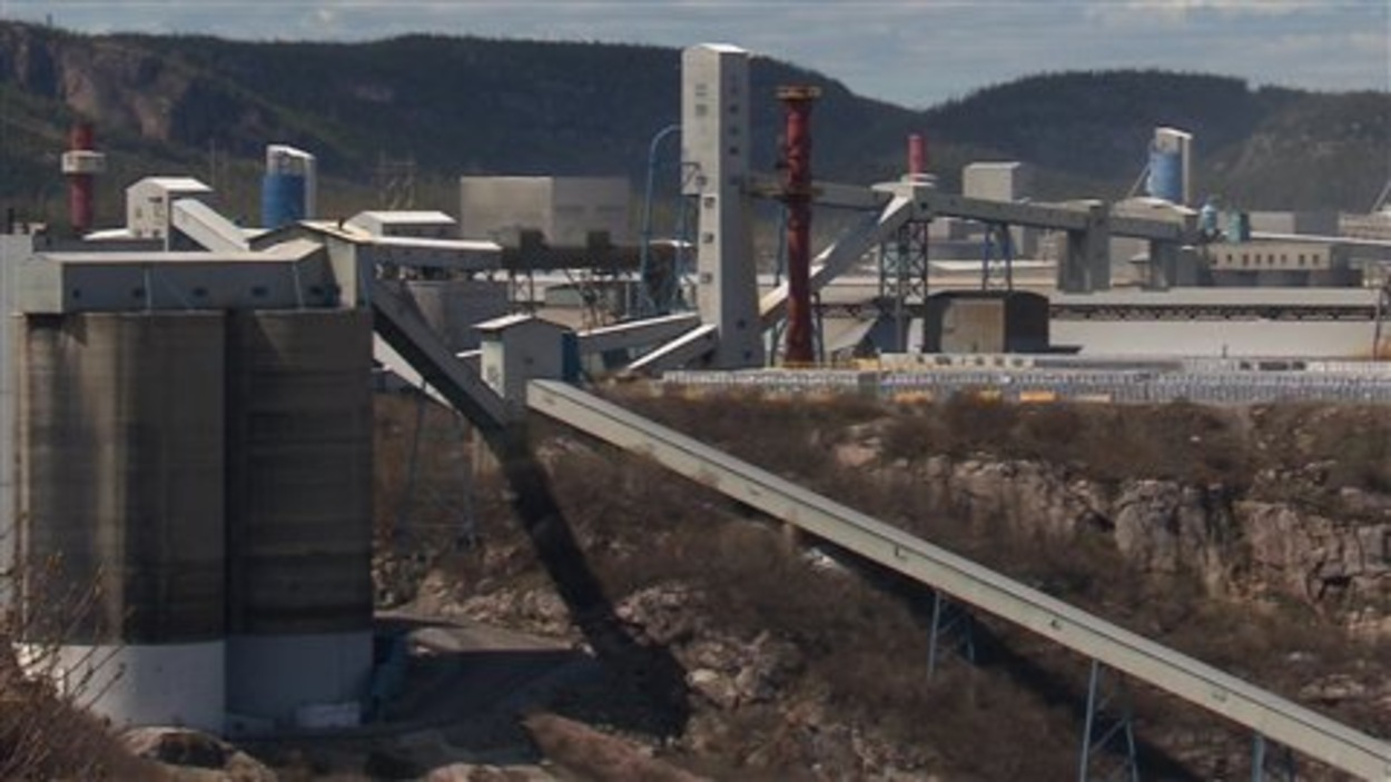Québec s’entend avec Alcoa | Radio-Canada