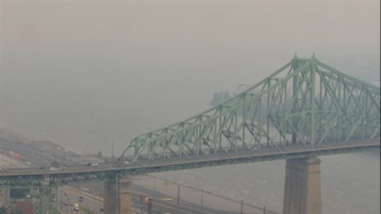 Montréal recouverte de smog | Radio-Canada