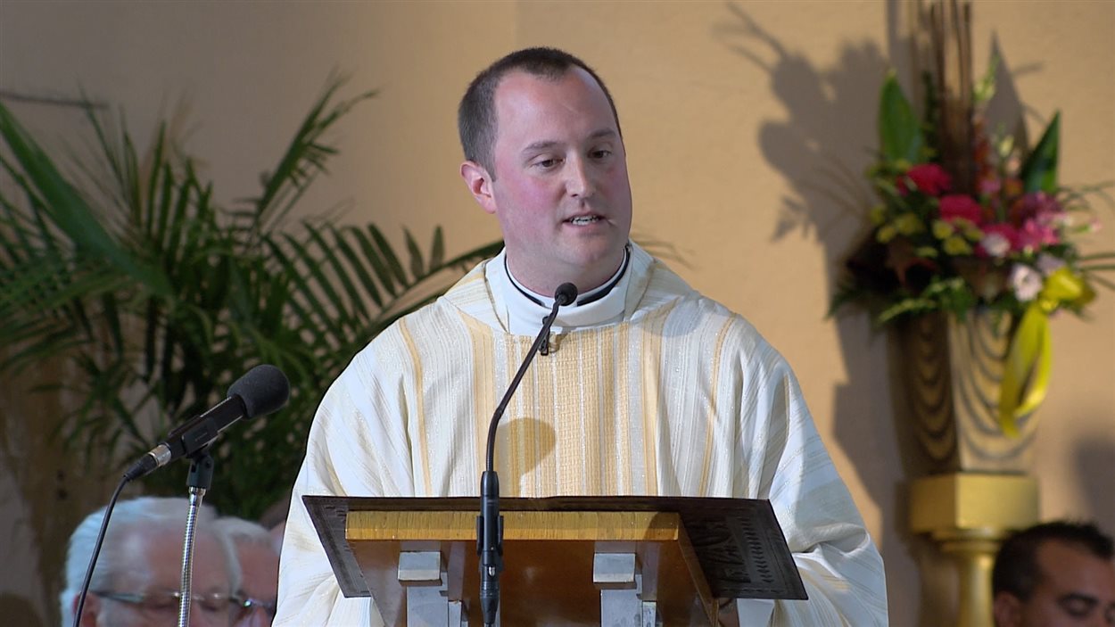 Une sabbatique pour le curé de Lac-Mégantic | Radio-Canada