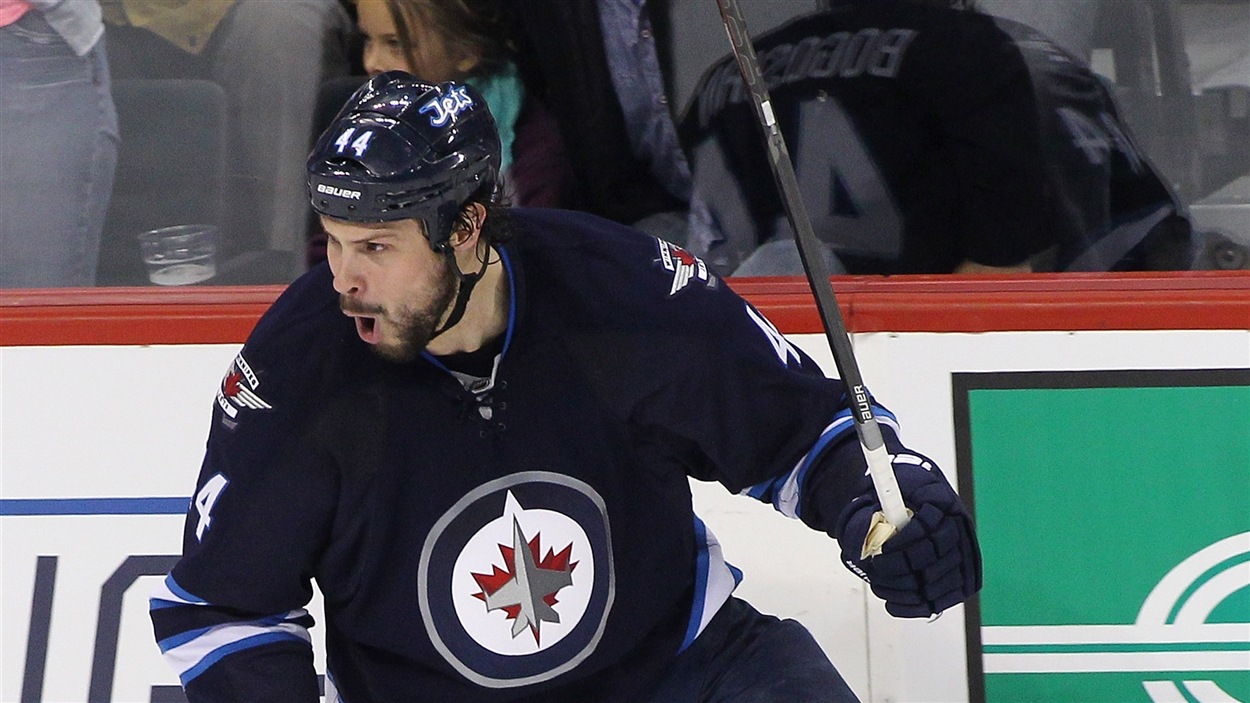 Bogosian s'enracine à Winnipeg | Radio-Canada