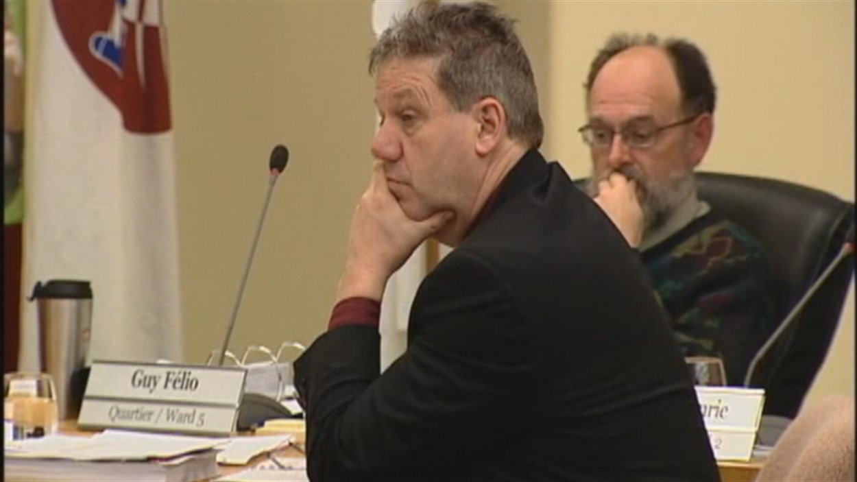 Le maire de la Clarence-Rockland a ignoré des avis légaux | Radio-Canada