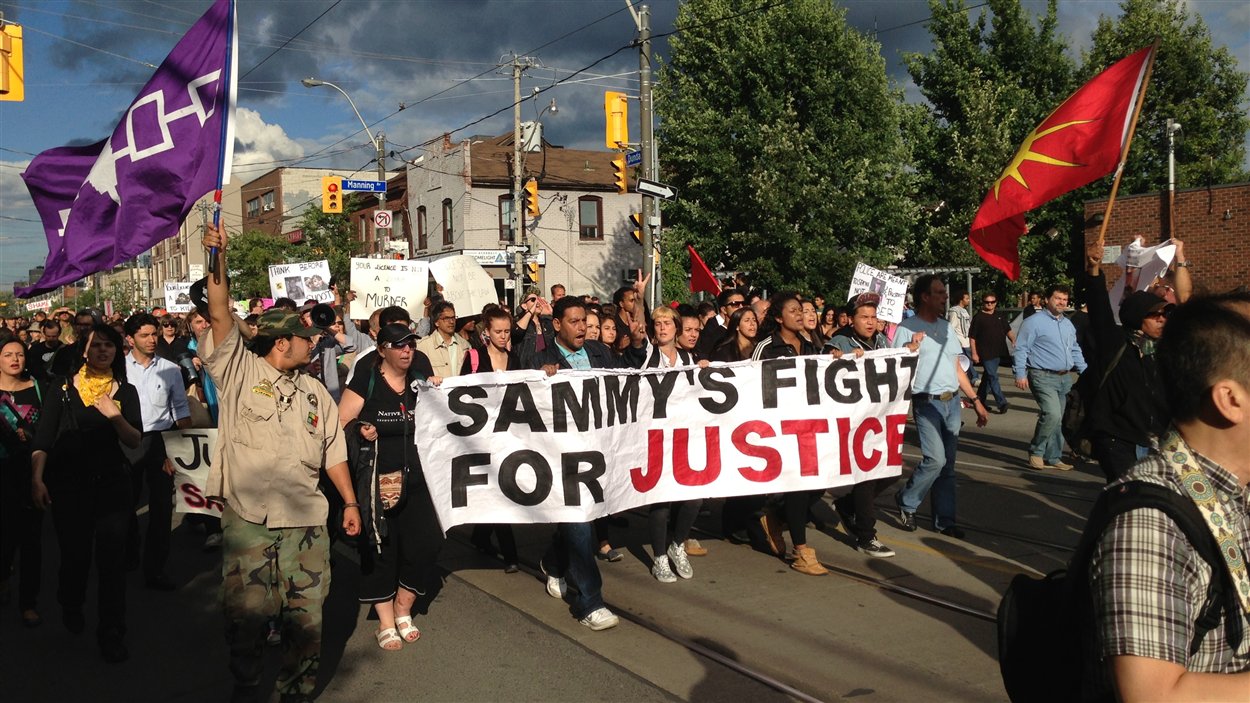 Mort de Sammy Yatim : l’identité du policier qui a tiré confirmée ...