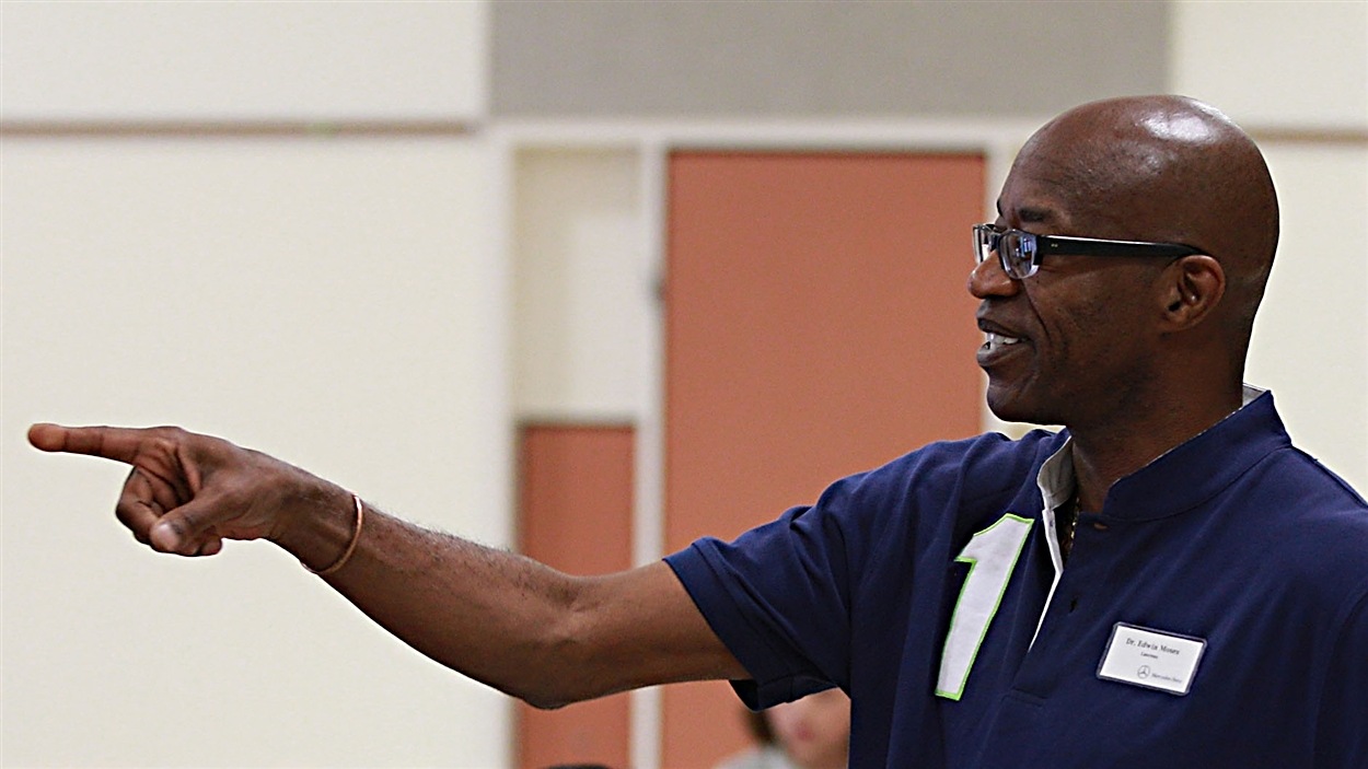 Le roi des haies, Edwin Moses, candidat | Radio-Canada