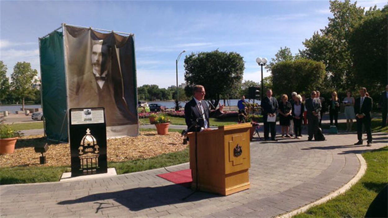 Dévoilement de la statue du premier premier ministre de la Saskatchewan ...