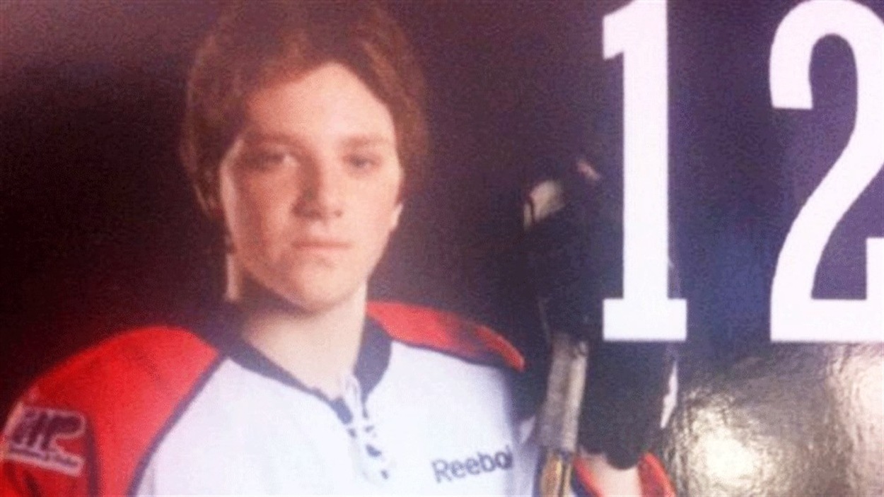 Funérailles du joueur de hockey Jordan Boyd | Radio-Canada