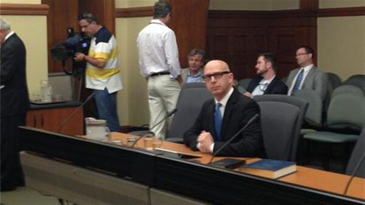 Scandale des centrales au gaz : un stratège nie toute responsabilité ...