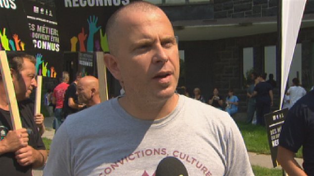 Courte manifestation à l’hôpital de Chicoutimi | Radio-Canada