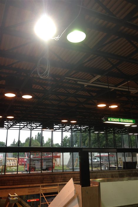 La station de métro Jolicoeur rouvre sans que les travaux soient ...