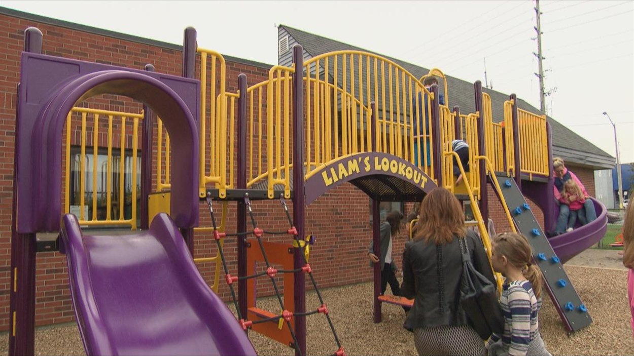 Le CHEO inaugure un nouveau terrain de jeu pour enfants autistes ...