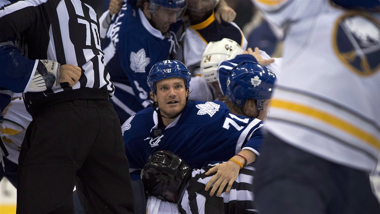 Clarkson dans les gradins | Radio-Canada