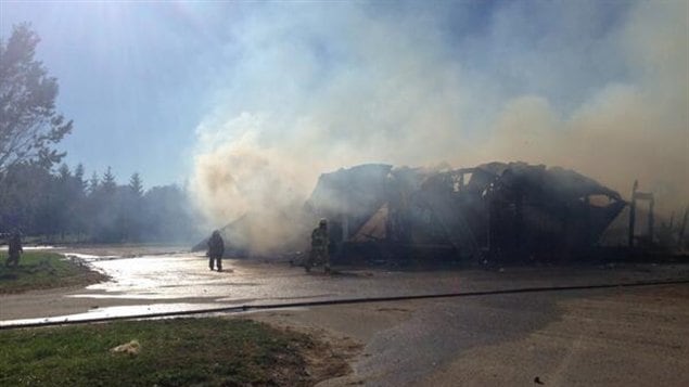 Une ferme ravagée par les flammes à Champlain | Radio-Canada