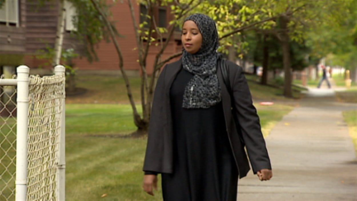 Une résidente d'Edmonton empêchée de se rendre à l'étranger | Radio-Canada