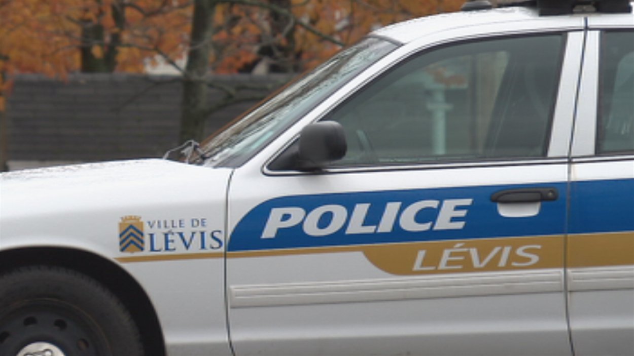 La Ville de Lévis s'entend avec ses policiers | Radio-Canada