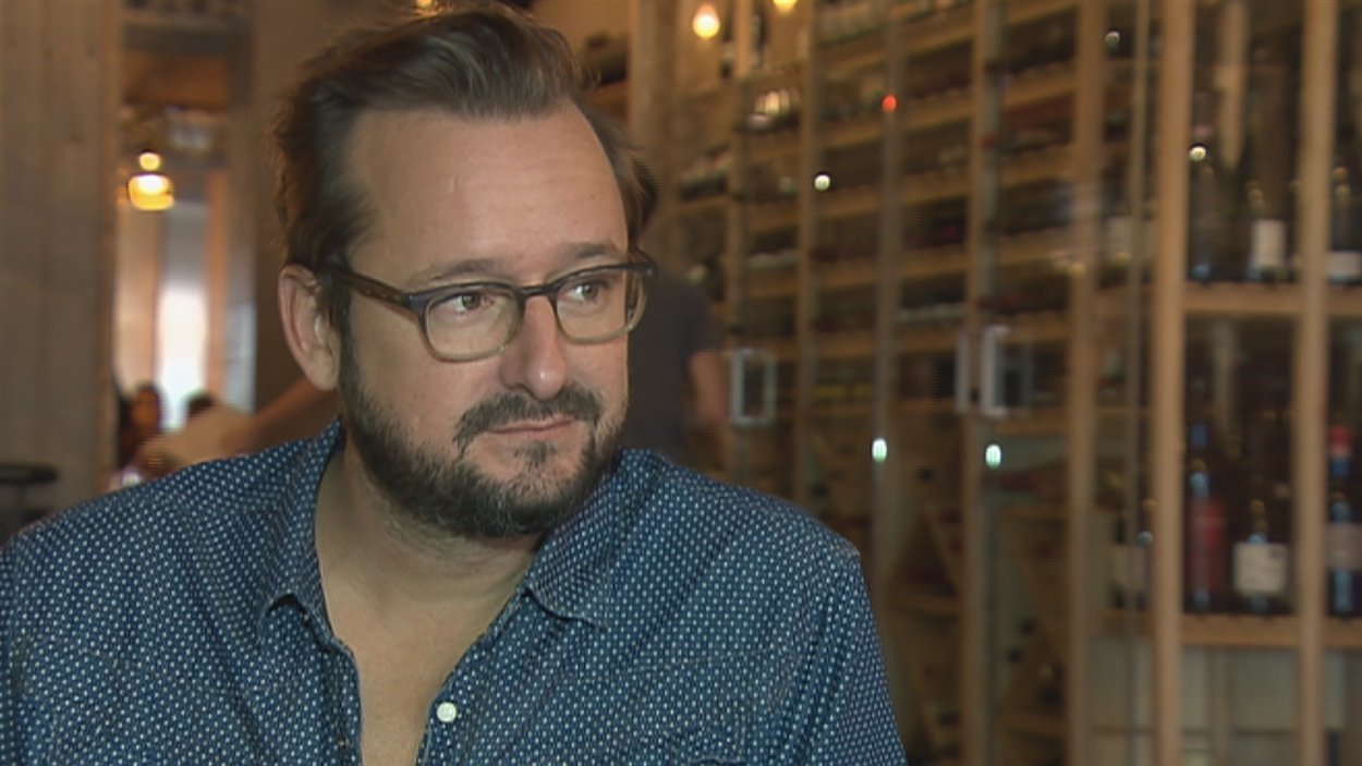 Une fête de bureau devant public | Radio-Canada