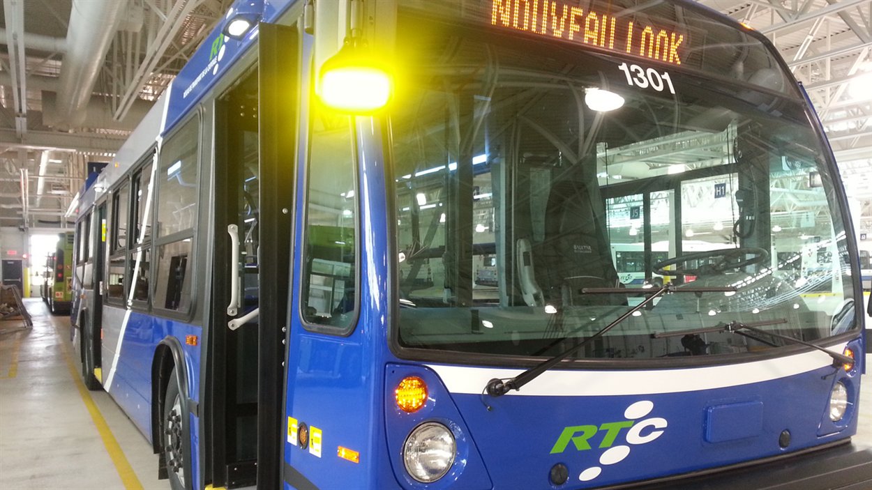 Le RTC dévoile ses nouveaux autobus | Radio-Canada