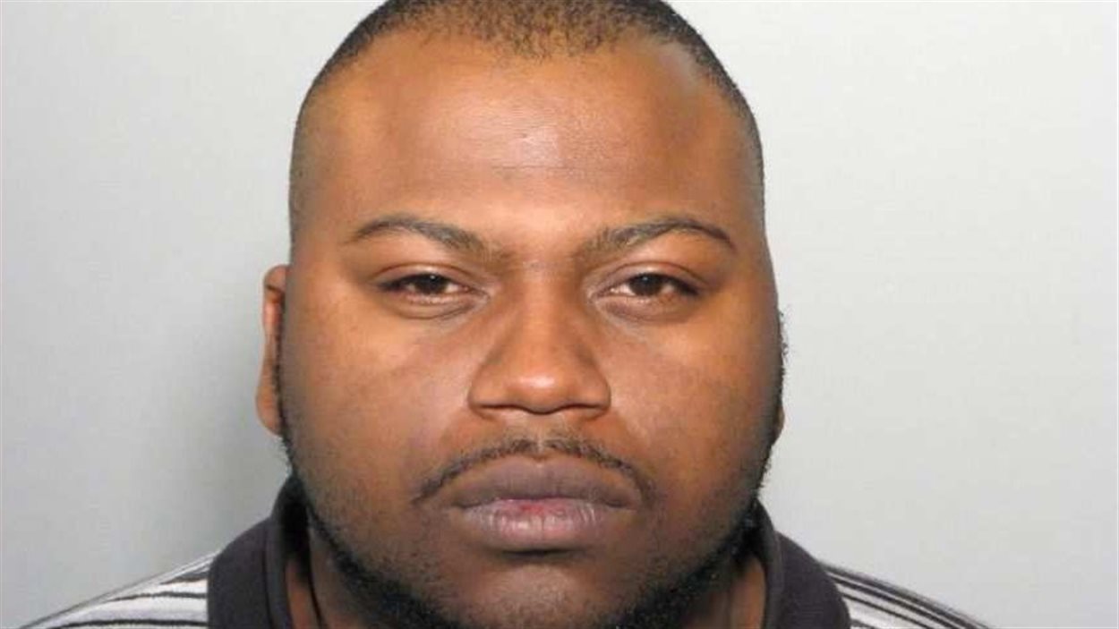 Un jeune homme accusé du meurtre de sa petite amie | Radio-Canada