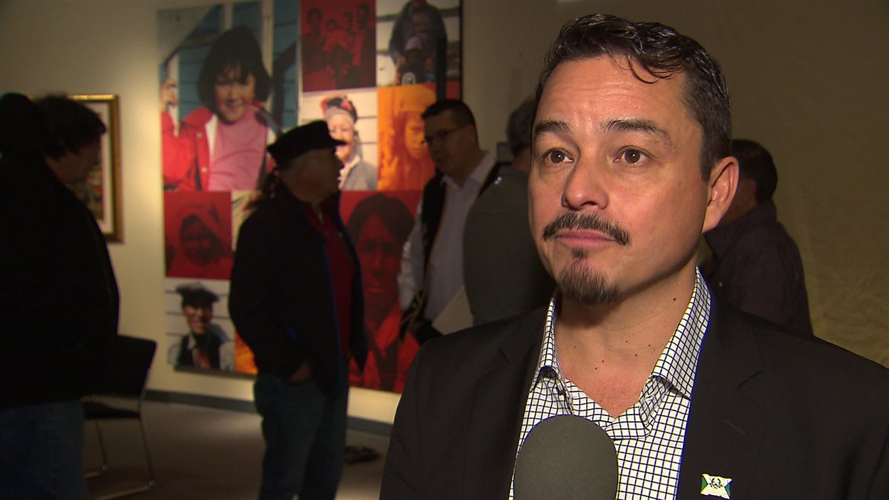 Visite de Shawn Atleo à Uashat-Maliotenam | Radio-Canada