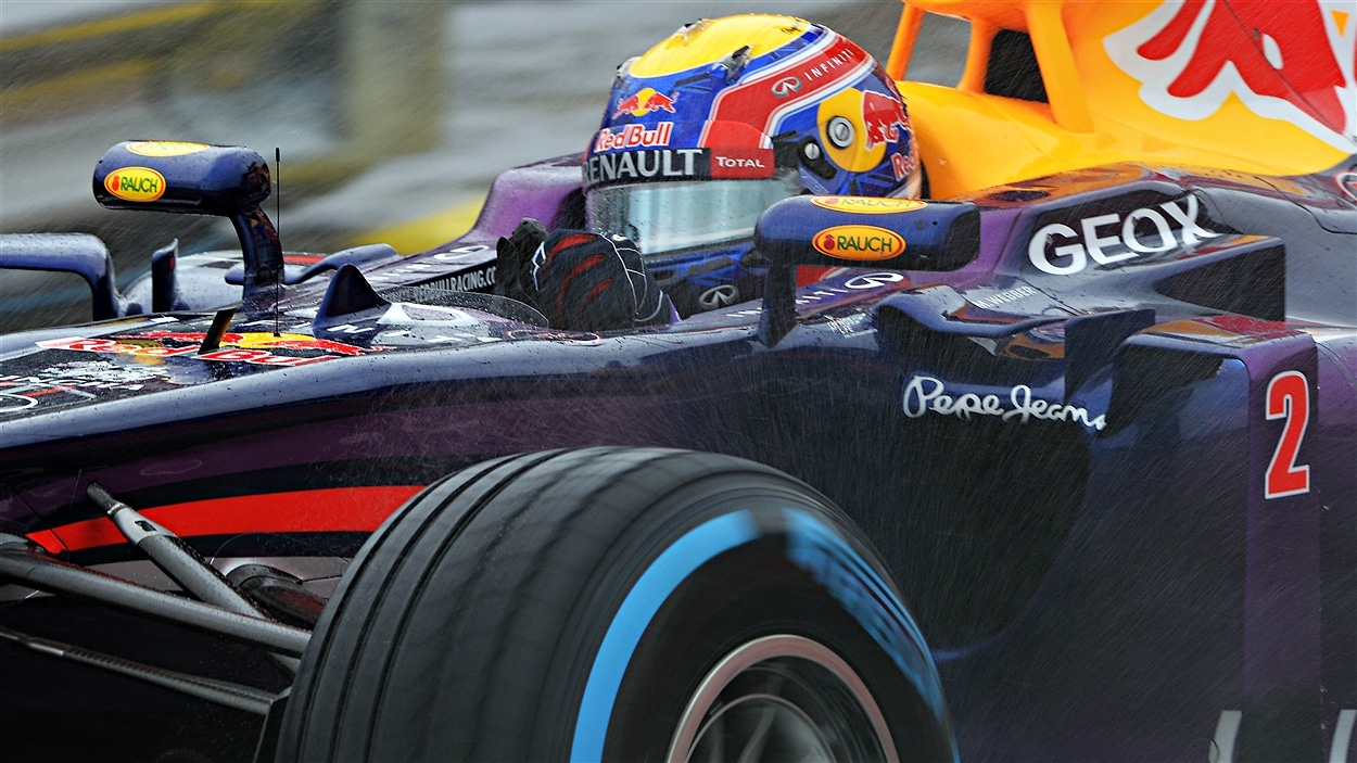 Webber se fait plaisir, Ferrari au garage | Radio-Canada