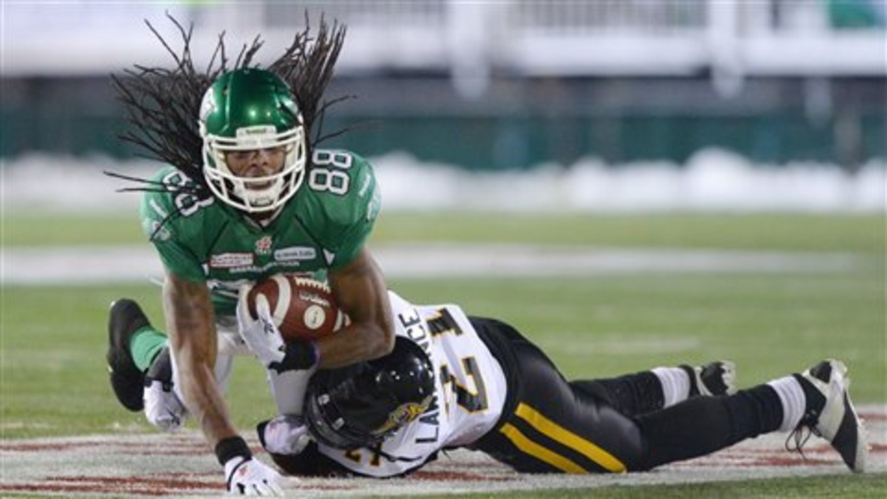 Taj Smith écarté à cause d'ennuis judiciaires | Radio-Canada