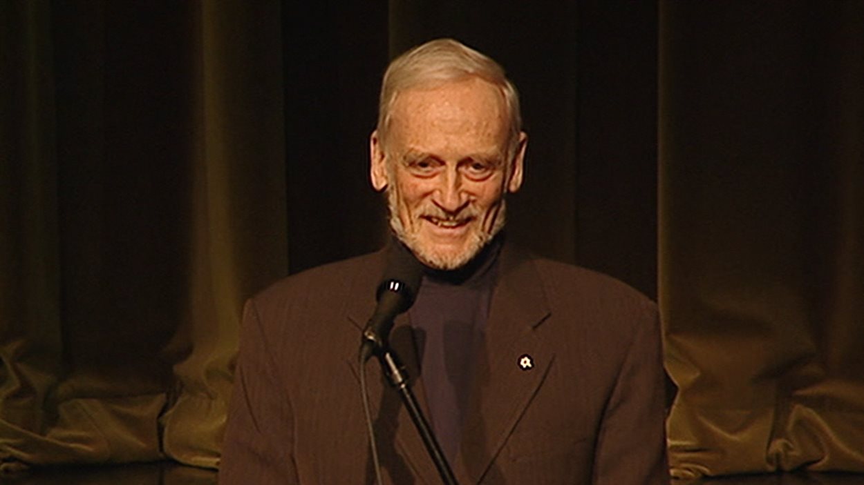 Un dernier hommage sera rendu à Jean-Louis Roux | Radio-Canada