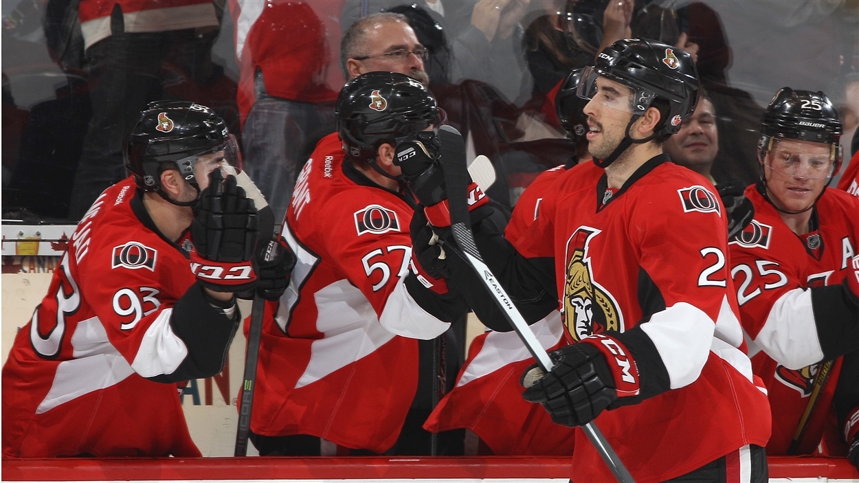 Cowen et Panik écopent de deux matchs | Radio-Canada