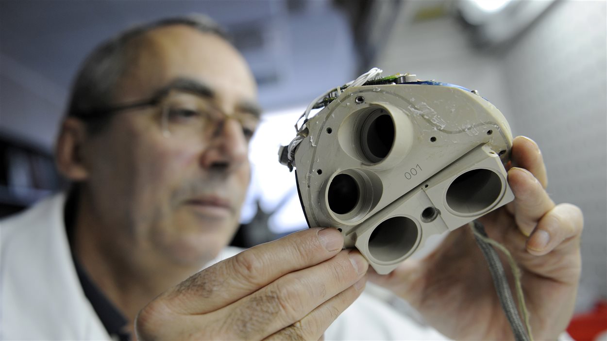 Implantation réussie du premier cœur artificiel autonome | Radio-Canada