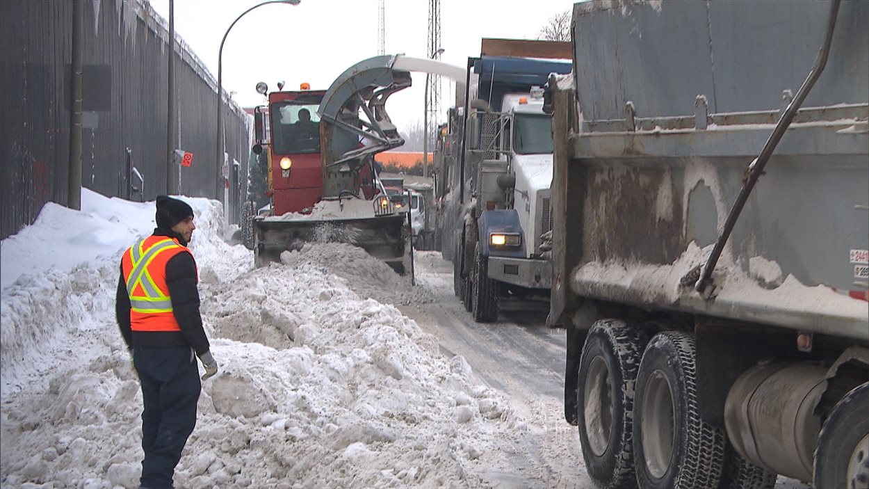 86 % des rues déneigées à Montréal | Radio-Canada