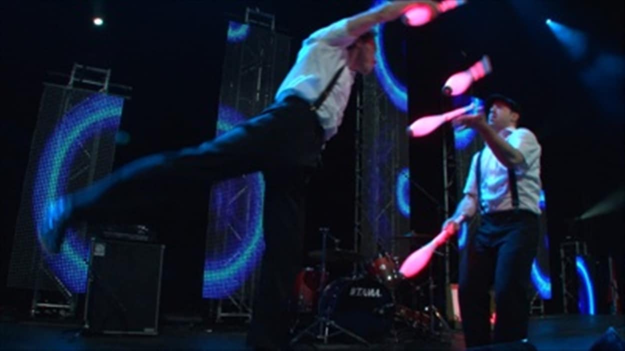 Les meilleurs jongleurs au monde réunis dans Limoilou | Radio-Canada