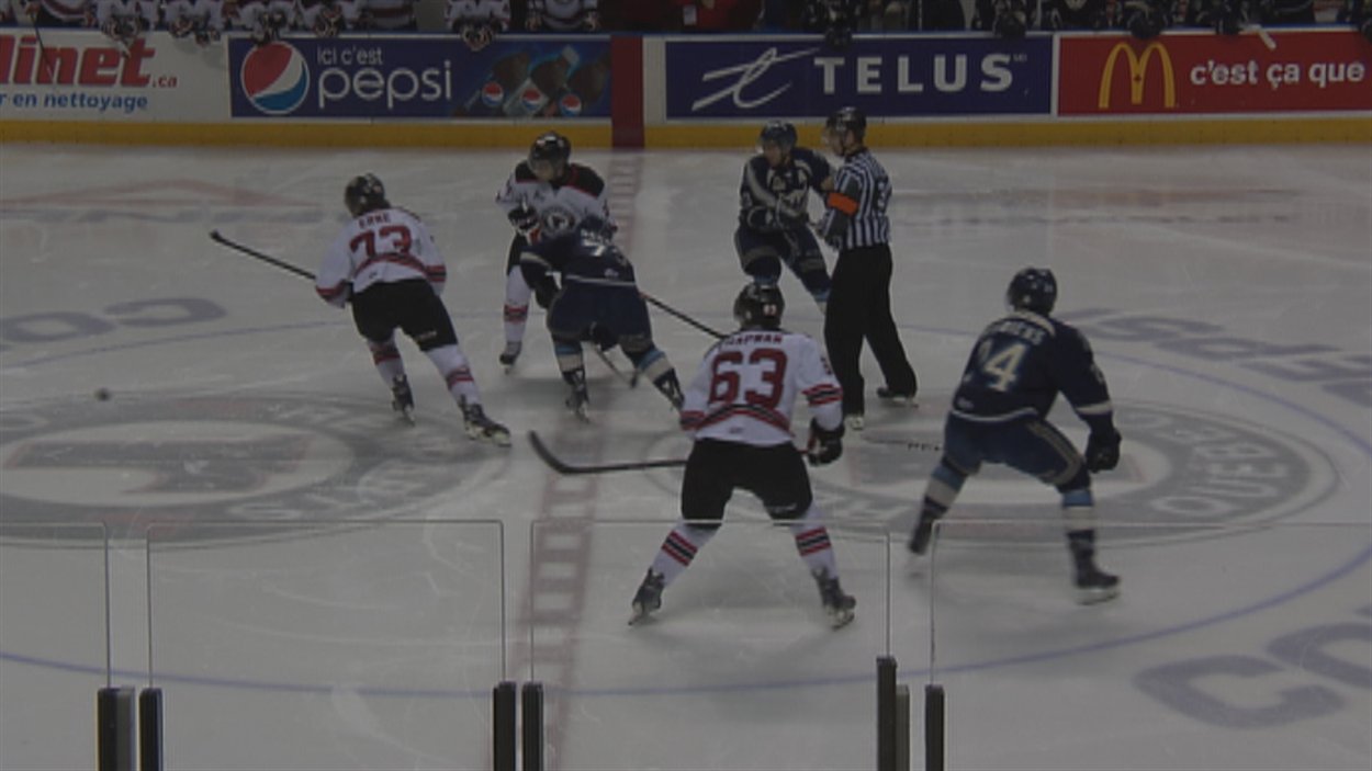 Victoire des Remparts contre le Phoenix de Sherbrooke | Radio-Canada