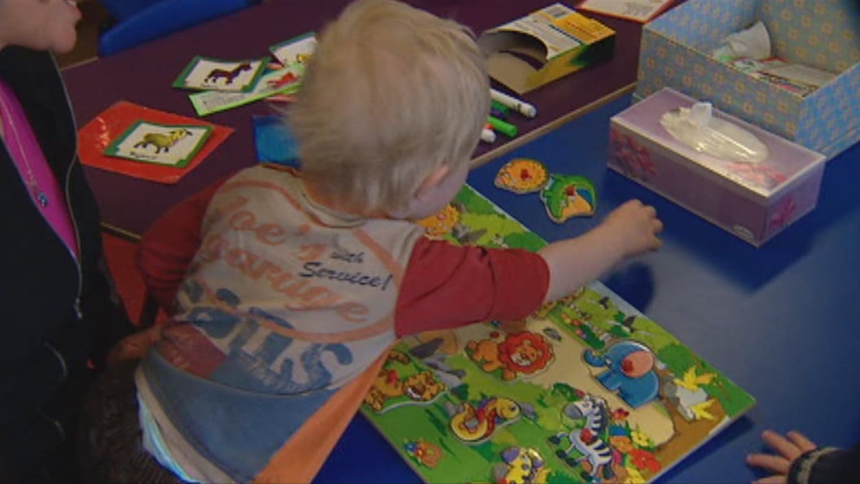 Des dizaines de parents de North York sans garderie | Radio-Canada