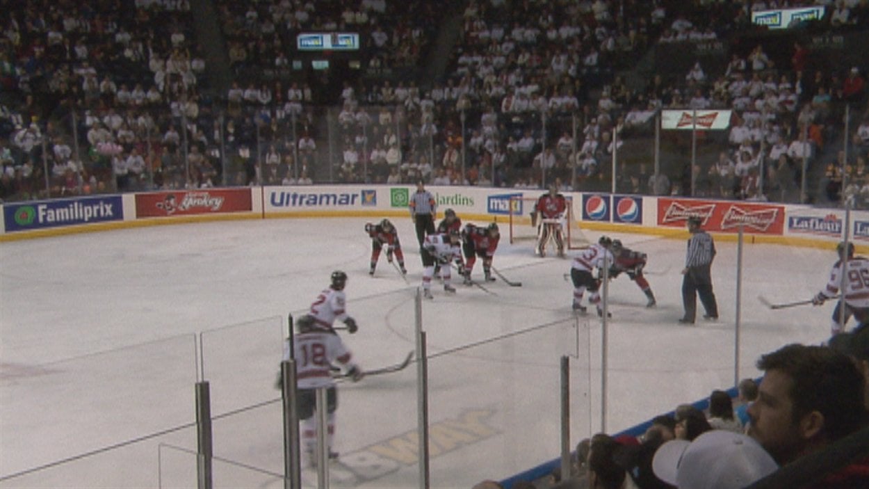 Victoire des Remparts contre l'Armada au Colisée | Radio-Canada
