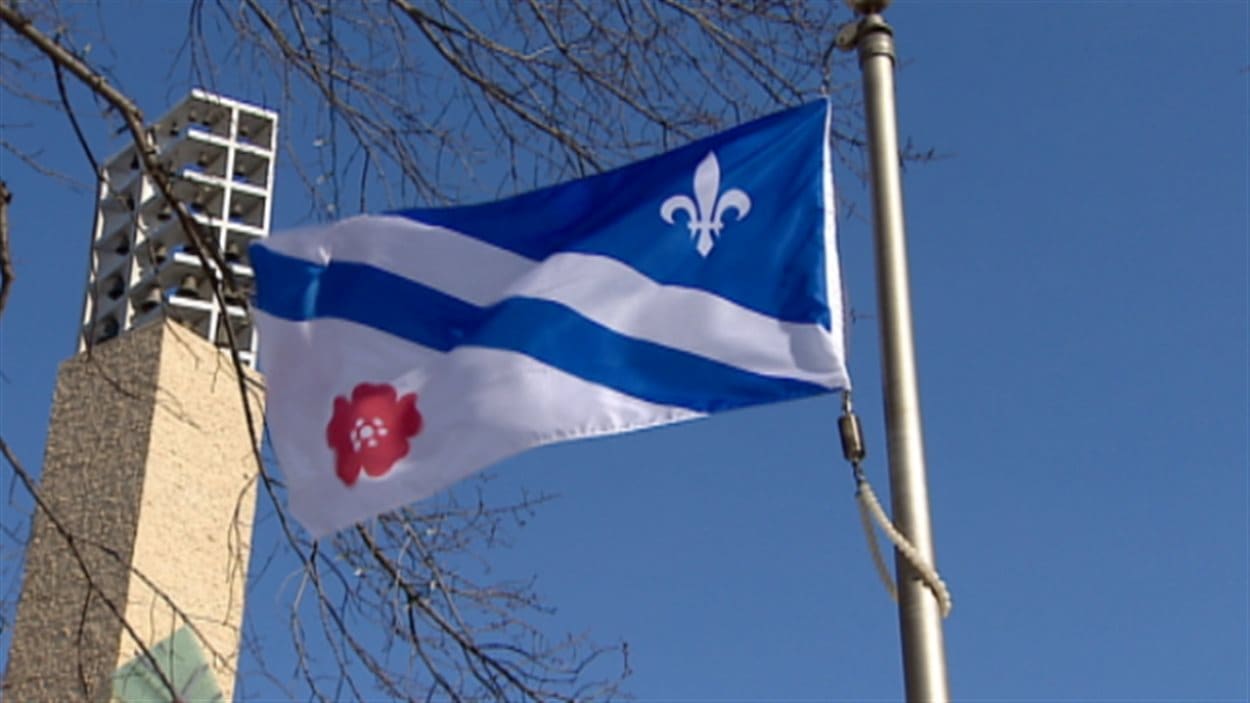 Le drapeau franco-albertain flotte sur l’Alberta | Radio-Canada