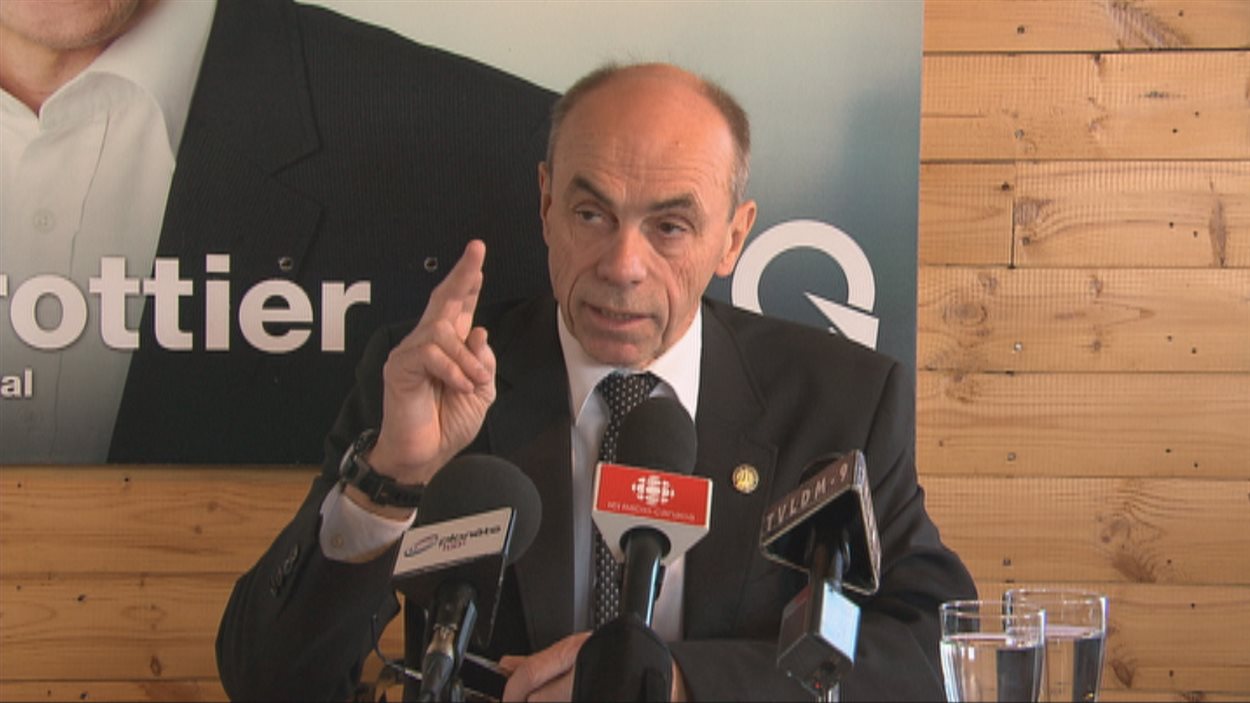 Denis Trottier accentue la pression sur Louisiana Pacific | Radio-Canada